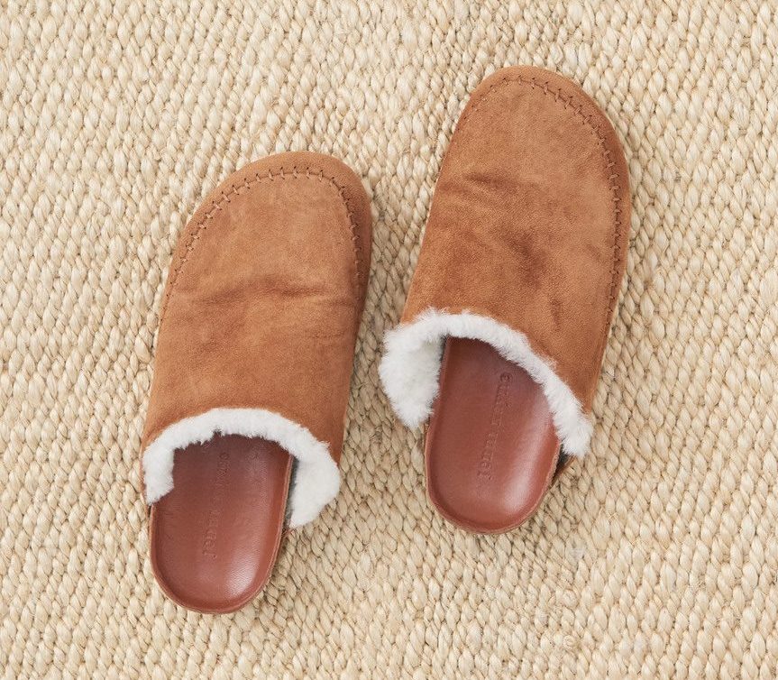 10 Fuzzy Sandals For Your Absolute Comfort In Winters - The Fashion Hub